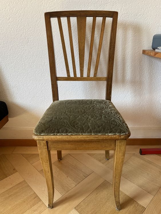 Antiker Coiffeurstuhl / Holzstuhl höhenverstellbar (Gebraucht) in Zürich für CHF 50 – nur ...
