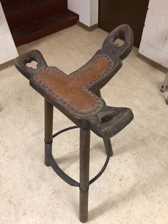 Barhocker, rustikal, alt, western, (Defekt) in für CHF 1 – nur Abholung ...