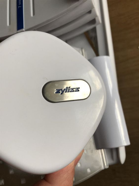 Küchen- Obst Gemüse Raspel Zyliss Gerät (Gebraucht) in Weggis für CHF ...