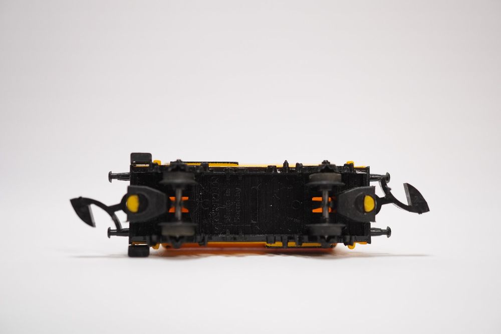 e33 Märklin 8611 DB Tankwagen Shell 2-achs (Gebraucht) in Thun für CHF 14 – mit Lieferung auf ...