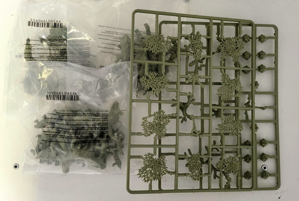 Warhammer 40K Terrain Gelände Deathworld Forest LOT (Gebraucht) in ...