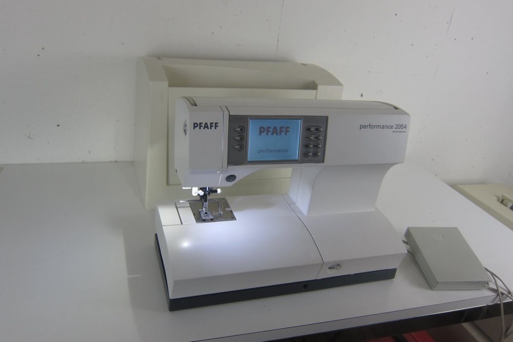 Pfaff Performance 2054 mit Koffer (Gebraucht) in Fahrweid für CHF 300 ...