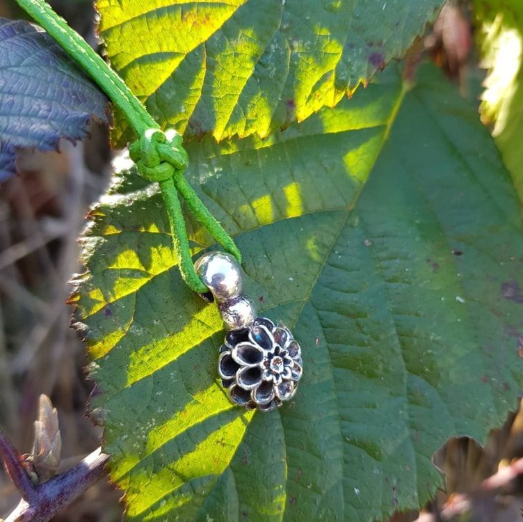 Silberanhänger Charm Blume Perle Vintage 999er Silber 4.4g (Neu (gemäss Beschreibung)) in ...