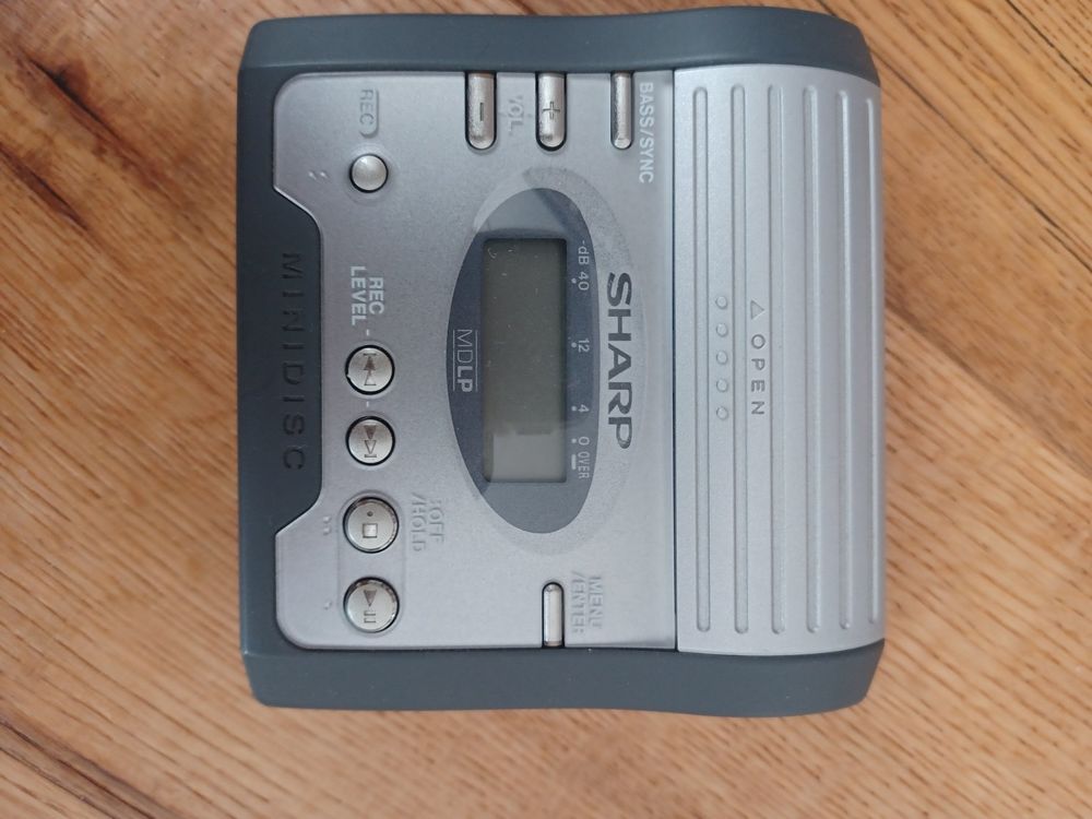 MiniDisc Player inkl. 50 Discs (Gebraucht) in Sugiez für CHF 81 – mit ...
