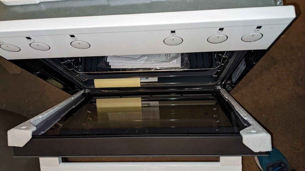 Neuer Einbau-Backofen 55cm 220V Elektrolux | Kaufen auf Ricardo