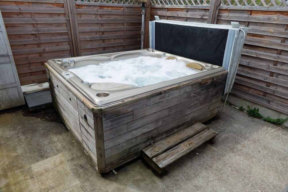 Jacuzzi extérieur usagé, ☀️ 4 places, à donner. (D'occasion) à Grolley ...