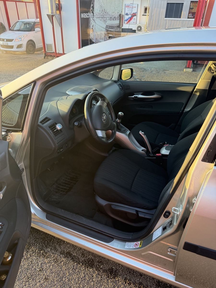 Toyota Auris 1.6 ab MFK 01.26 (Gebraucht) in Büsserach für CHF 4600 ...