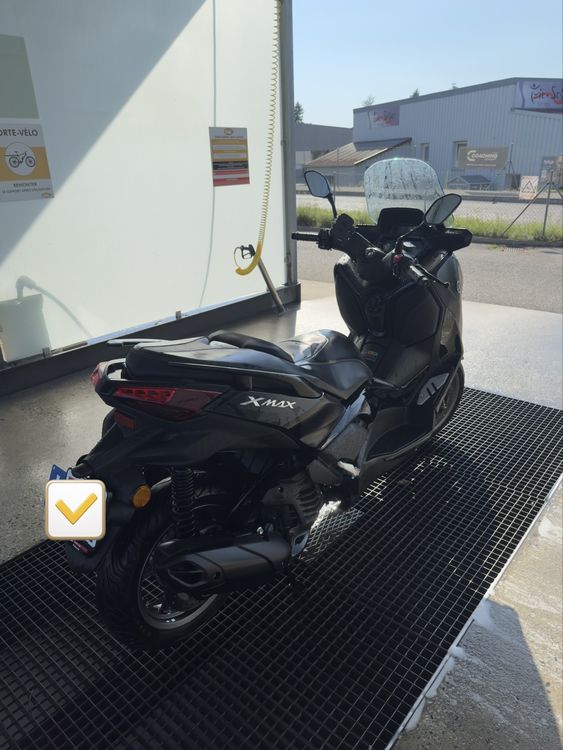 Yamaha XMAX TECH MAX 125, 2024, Noir, 3,400km quasi neuf (D'occasion) à ...