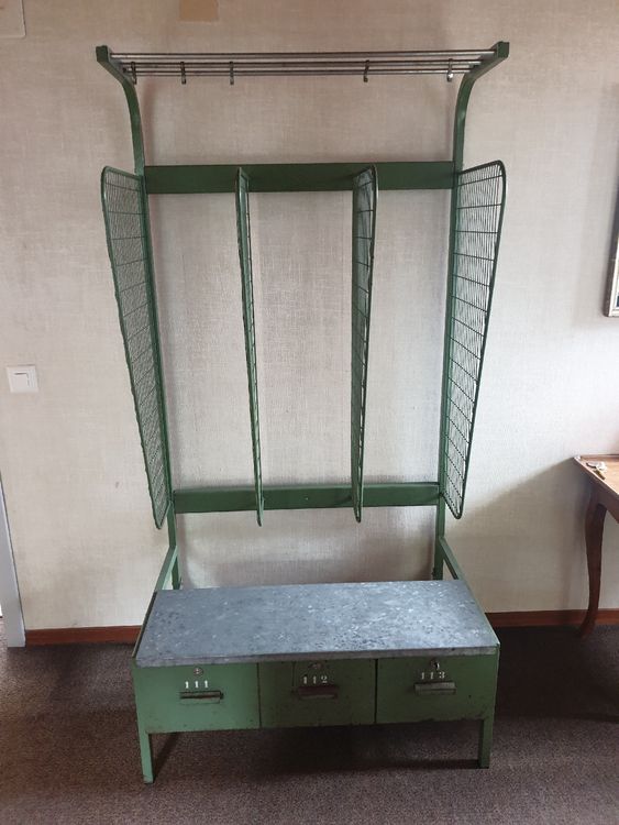 alter Garederobe aus Metall (Gebraucht) in Egnach für CHF 100 – nur ...
