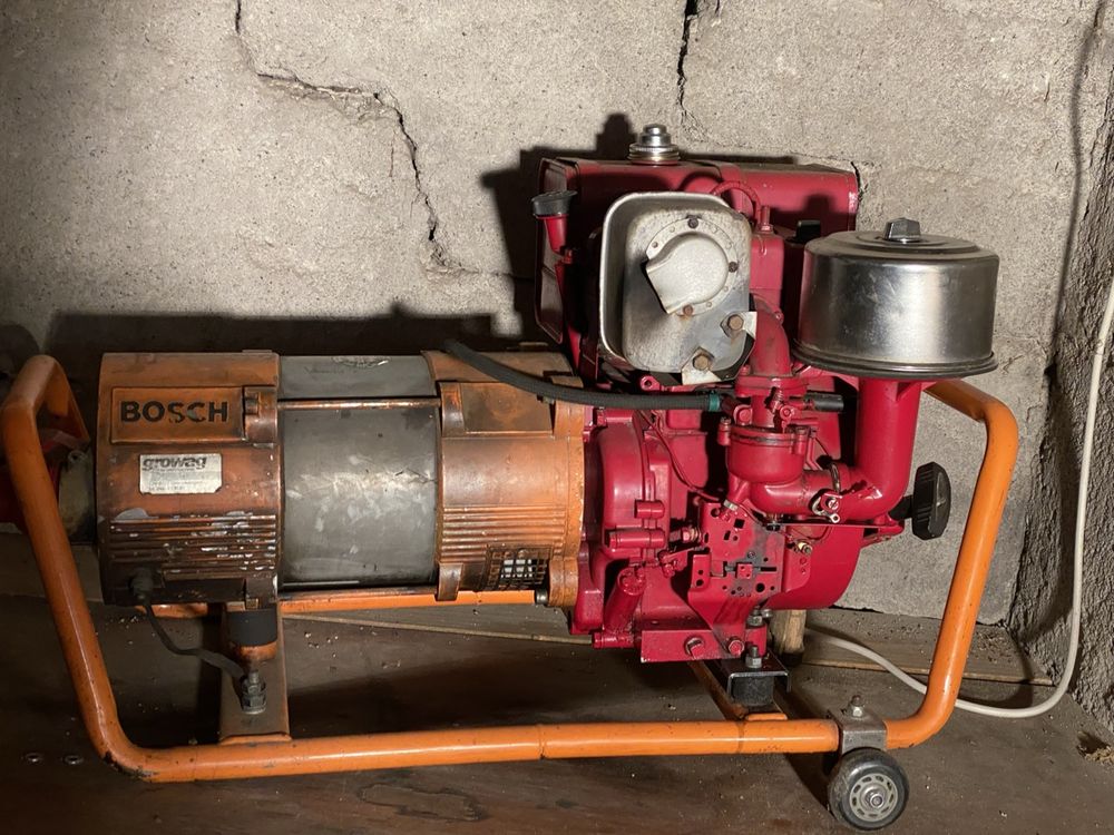 Bosch Generator G 4700, 3 x 400 V 6,6 A / 230 V 16,6 A (Gebraucht) in ...