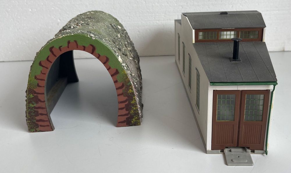 Tunnel und Rundschuppen H0 (Gebraucht) in Dänikon ZH für CHF 2 – nur ...