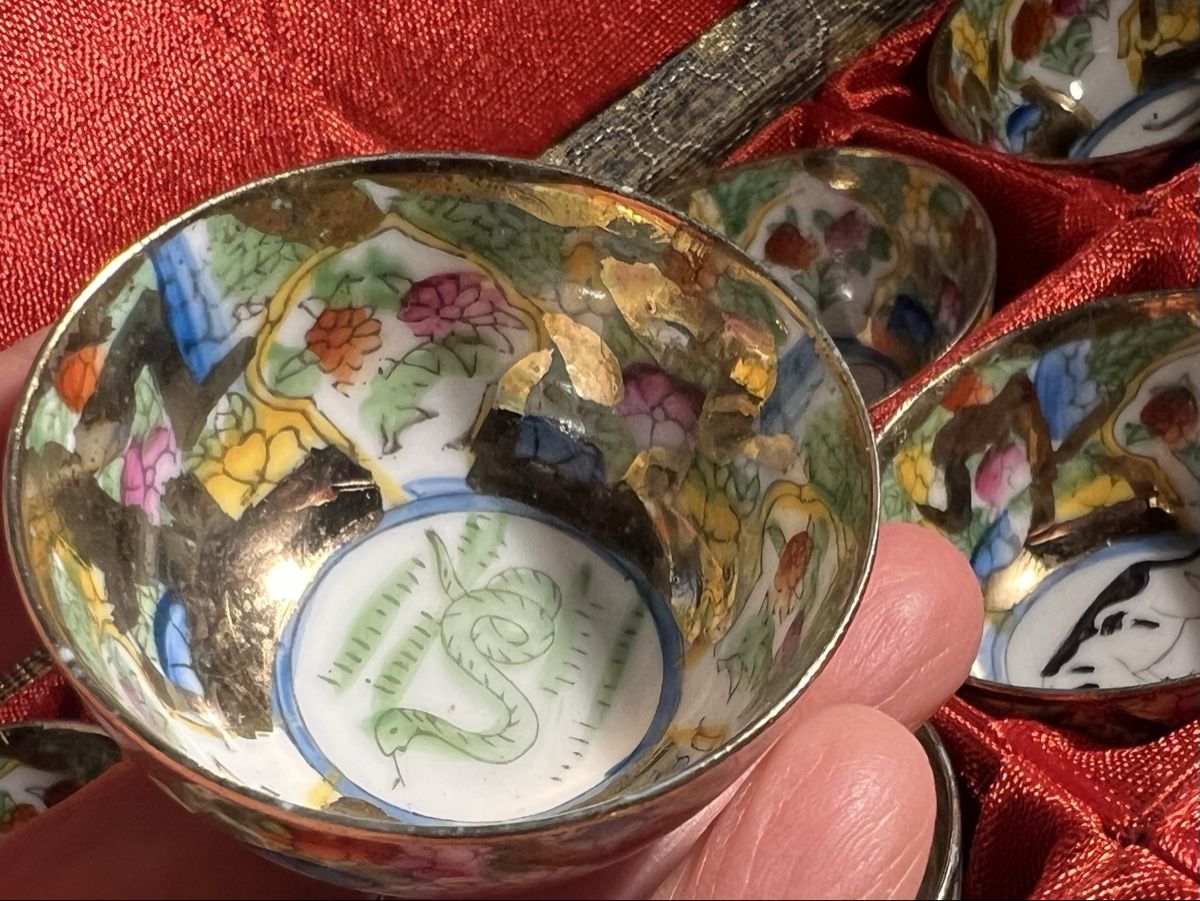 Coffret de 12 verres saké, signés astrologiques (Gebraucht) in Genève ...