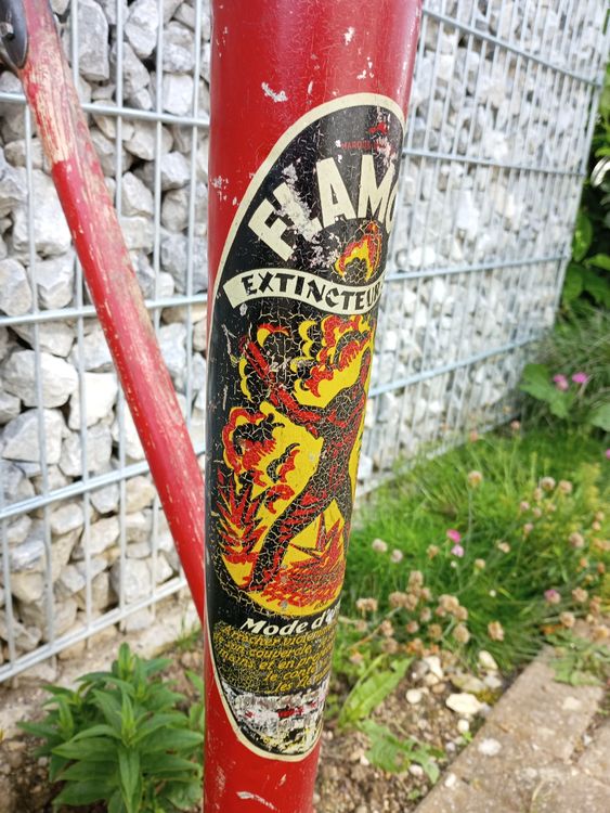 Extincteur à sec Flamor et hache de pompier (Gebraucht) in Veyrier für ...