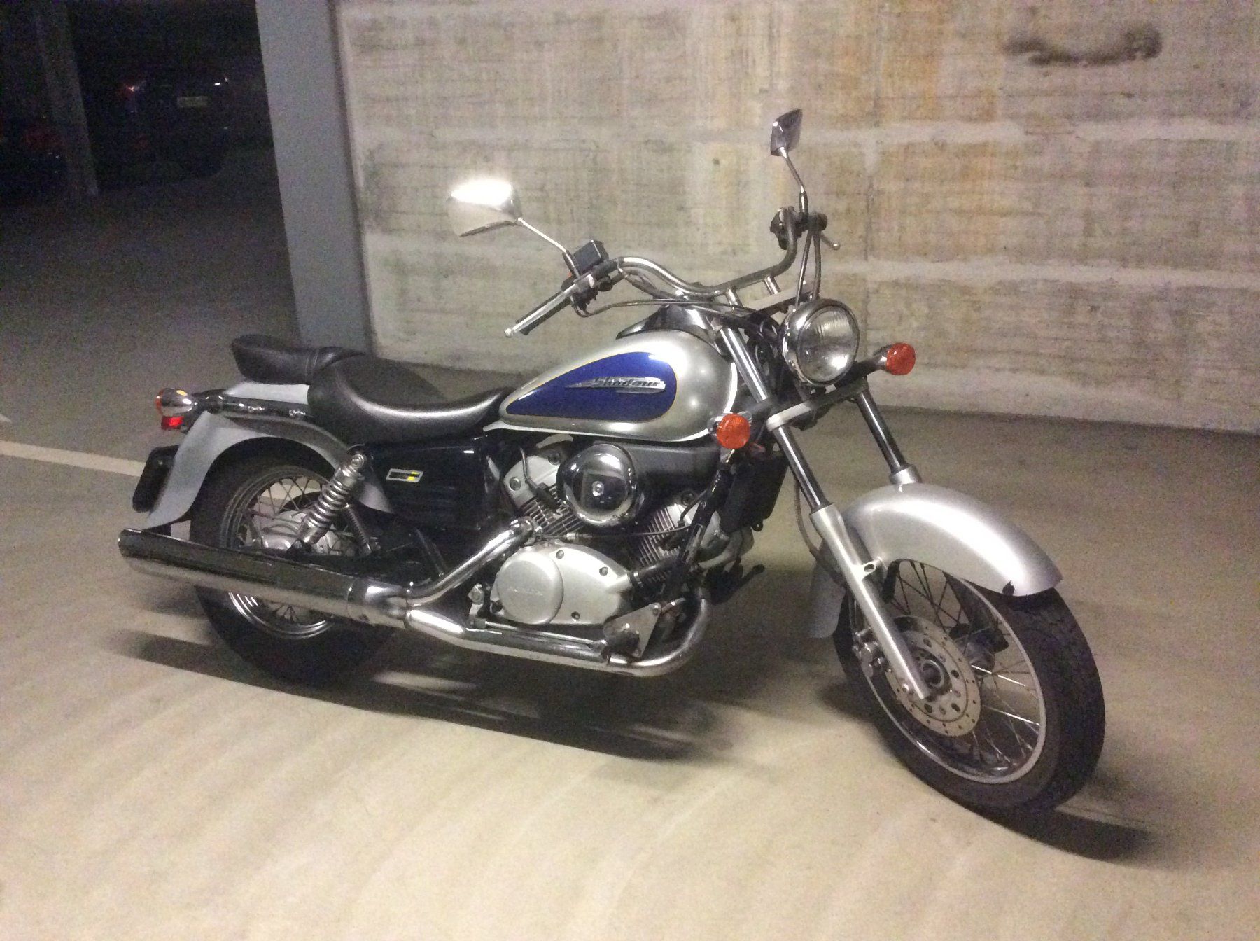 Moto Honda VT 125 gris-bleu, 11kW (D'occasion) à Le Lignon pour CHF ...