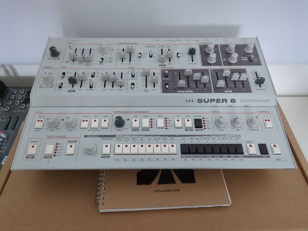 UDO Super 6 desktop synthesizer | Kaufen auf Ricardo