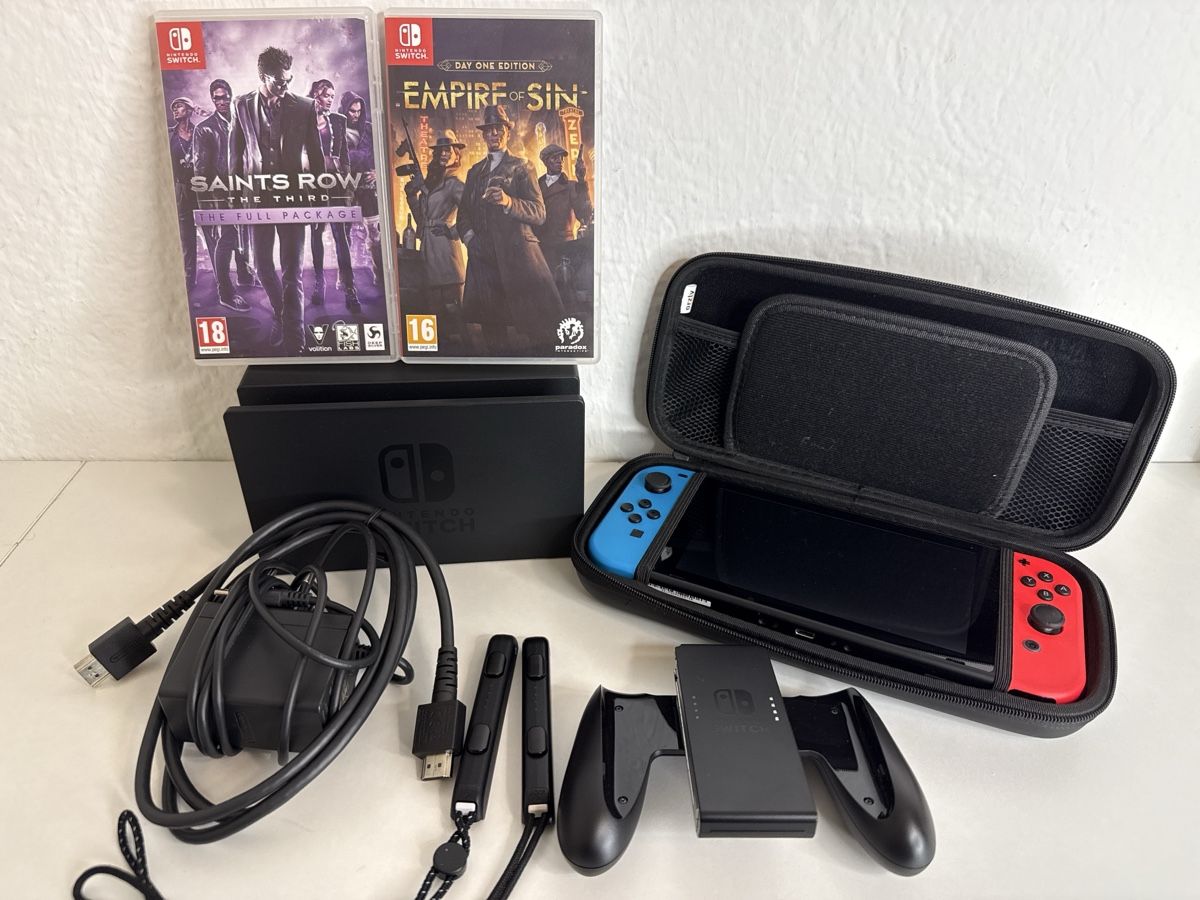 Nintendo Switch bundle with 2 Games - LIKE NEW! 🙌🏼🎮🔥 (Gebraucht) in ...