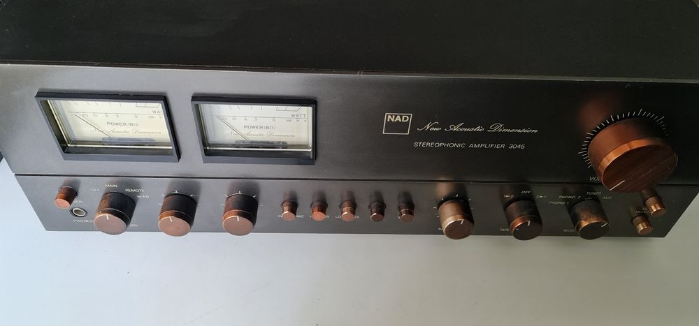 NAD 3045 Verstärker aus den 70er Jahre mit Holzgehäuse. (Defekt) in ...