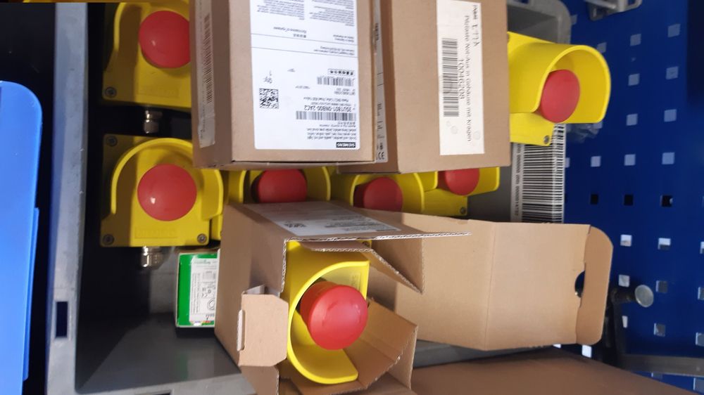 Not-Halt Taster Siemens, in Gehäuse, mit Kragen Einzelverkau (Neu (gemäss Beschreibung)) in Oey ...