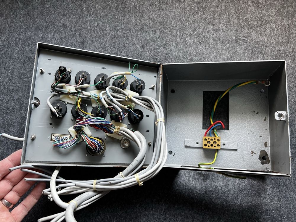 Kultige Audio-Breakout-Box (Gebraucht) in Effretikon für CHF 5 – mit ...