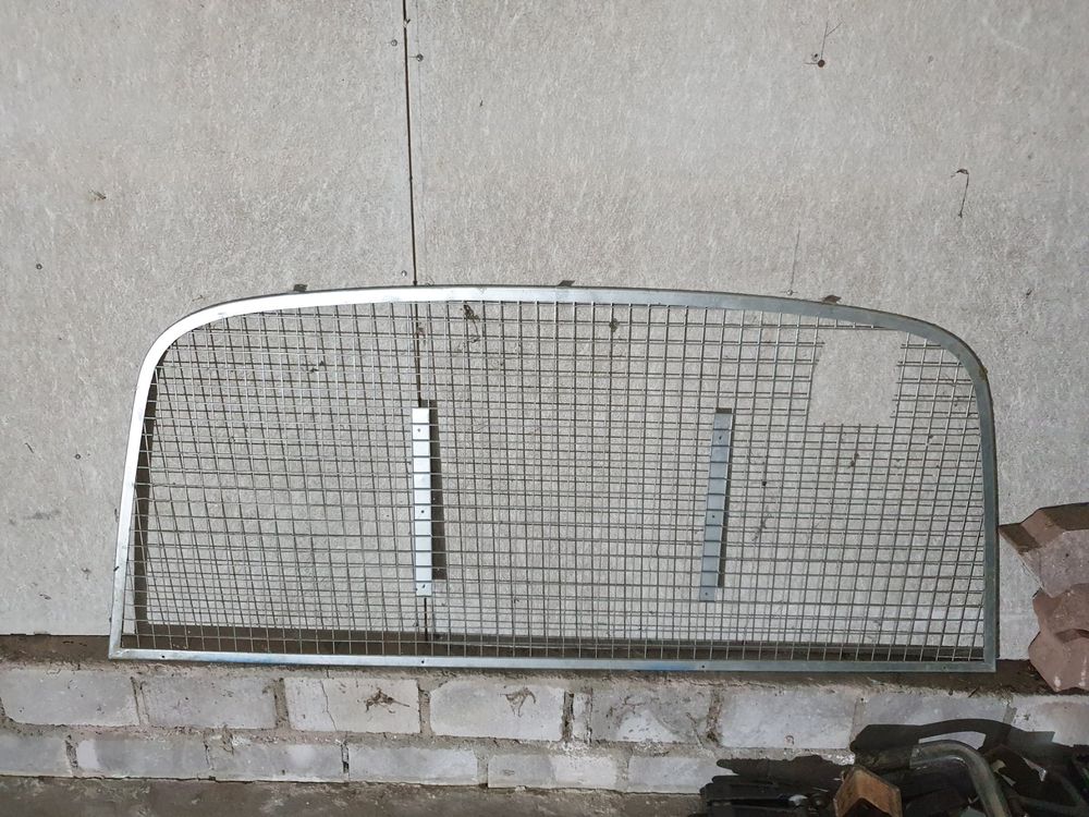 Gitter Abtrennung Absperrung für Auto, z.B. Bus (Usato) a Frümsen per ...