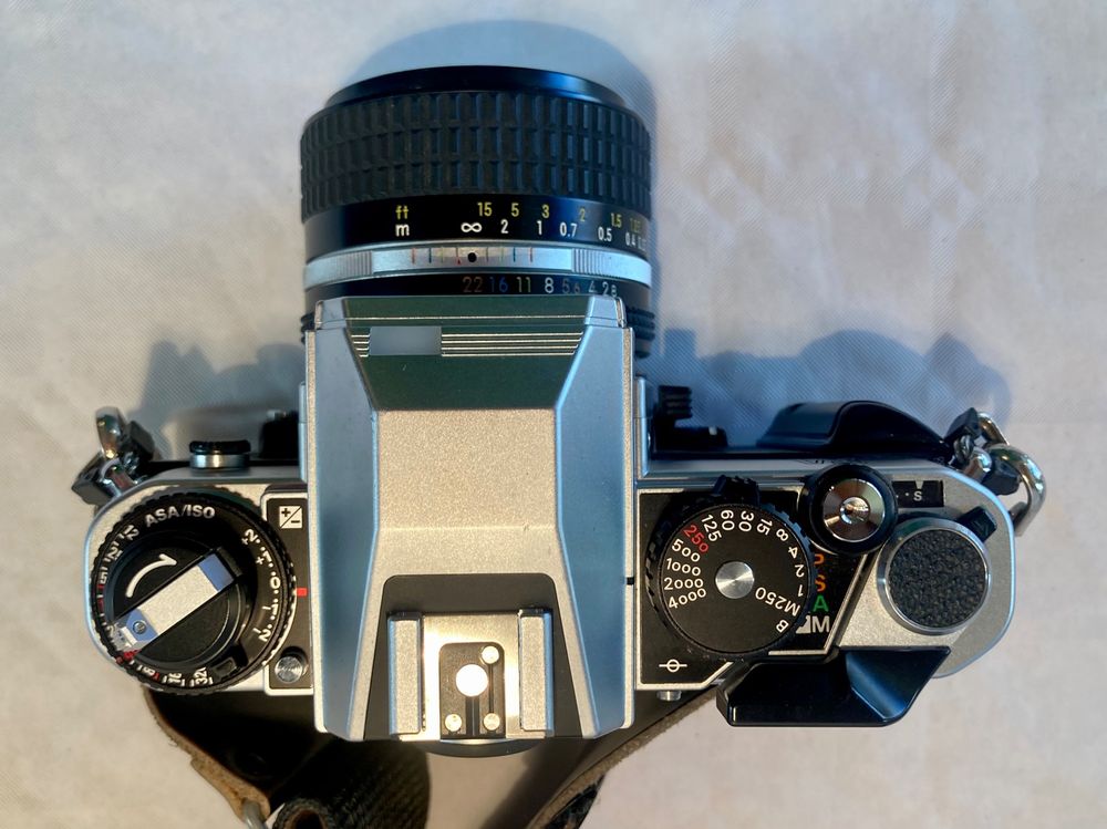 NIKON FA + 4x Obj. NIKKOR (28mm + 35mm + 105mm + 300mm) (Défectueux) à ...