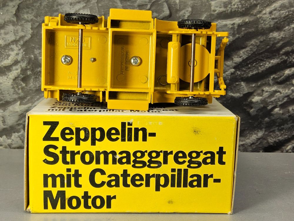 Zeppelin Stromaggregat mit Caterpillar Motor Generator 1:50 (Gebraucht ...