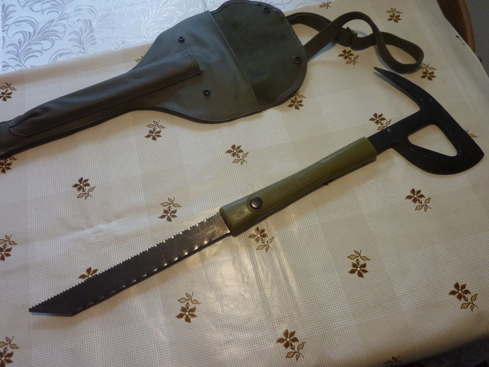 Schweiz Armee Beil Säge Pickel Schanzwerkzeug BRENING (Gebraucht) in ...