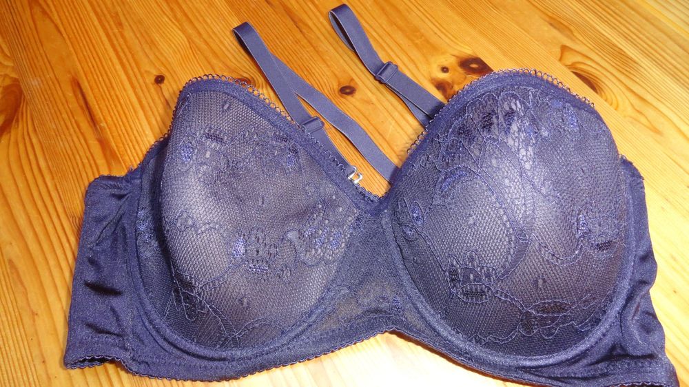 Bh Donna 90B violett mit abnehmbaren Trägern (Gebraucht) in Gstaad für ...