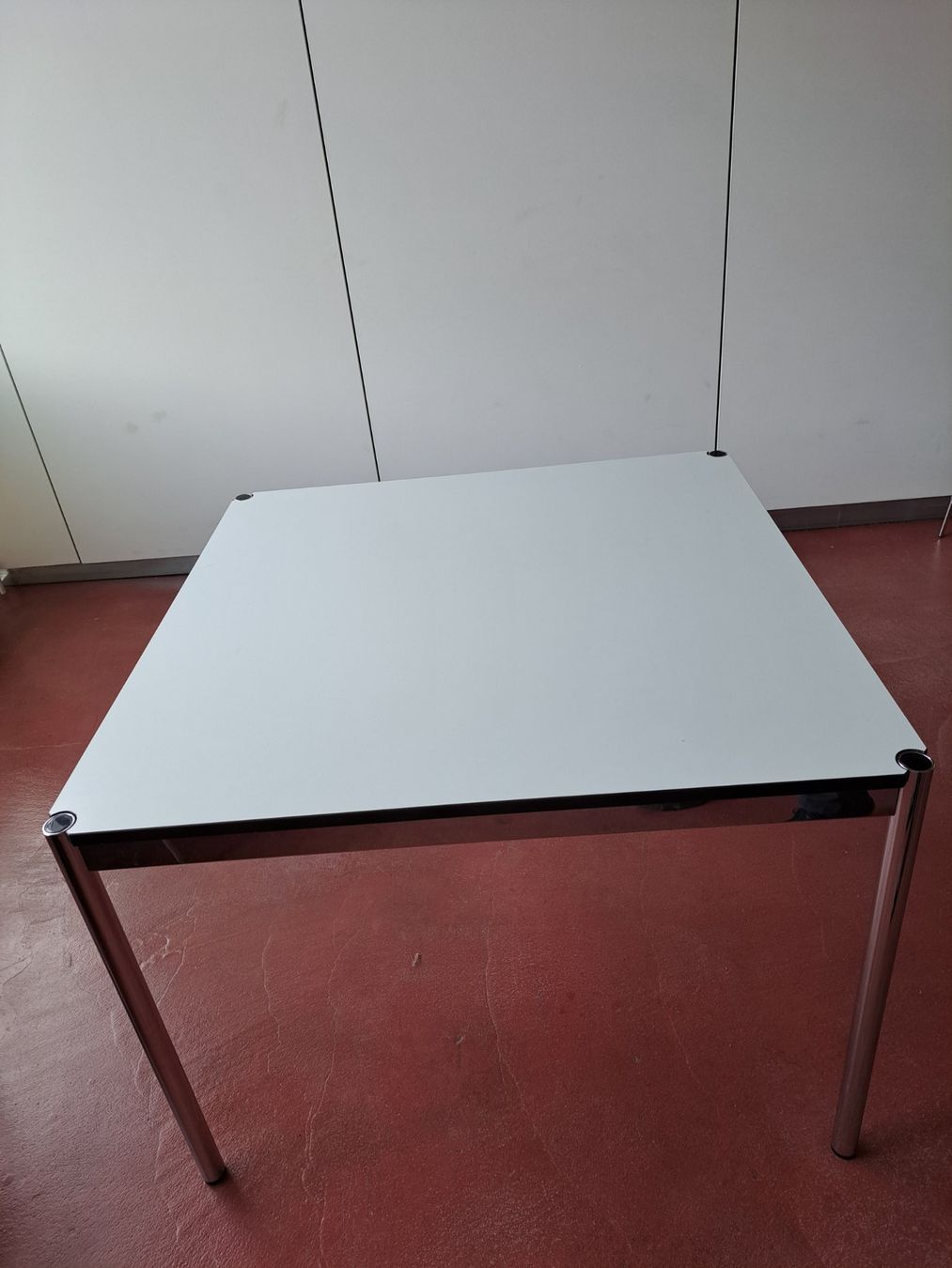 USM Haller Tisch in Perlgrau 100 x 100 cm (Gebraucht) in Vilters für ...