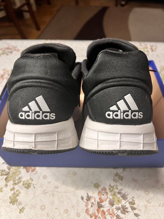 Adidas 42 (Neu (gemäss Beschreibung)) in Genève für CHF 30 – mit ...