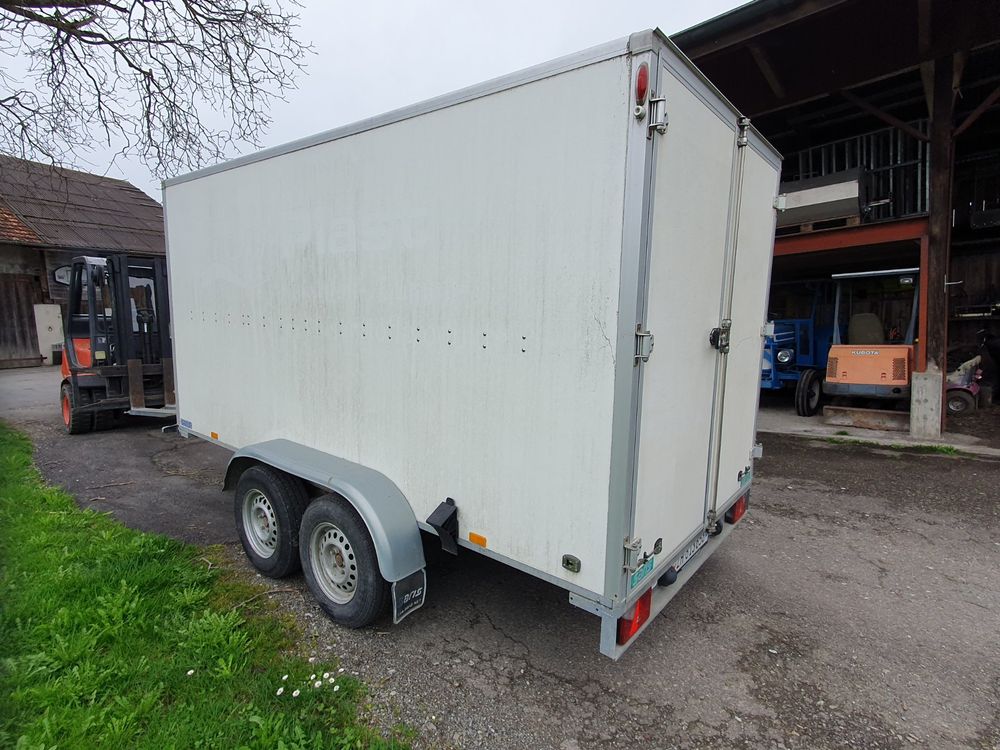 Kofferanhänger Saris 2700 Kg. (Gebraucht) in Hombrechtikon für CHF 3500 – nur Abholung auf ...