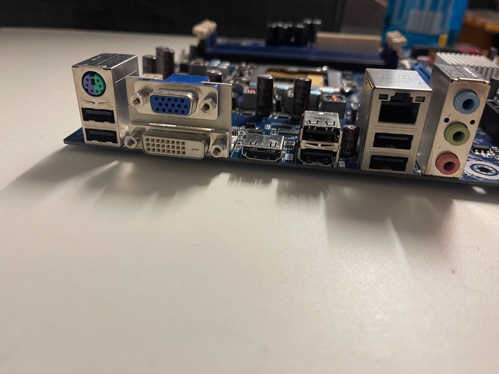 Mainboard, Intel Desktop Board 02 (Defekt) in Oensingen für CHF 1 – mit ...