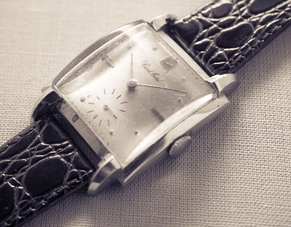 Vintage Cortébert quadratisch domed glass dress watch 1950s (D'occasion ...