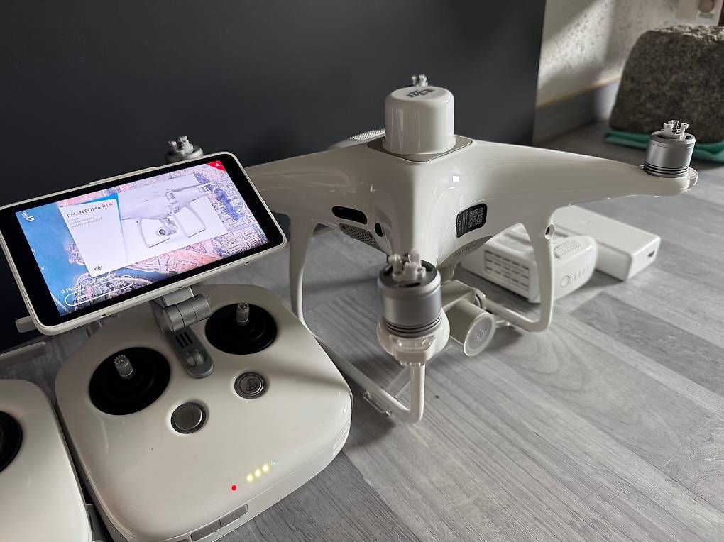 DJI Phantom 4 RTK Drohne mit 2 Transmitter (Gebraucht) in ...