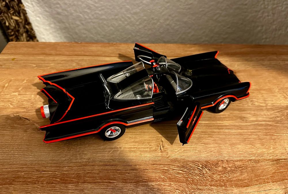 Batmobile 1966 TV Series 1/18 Scale Batman Model Car Diecast (Gebraucht ...