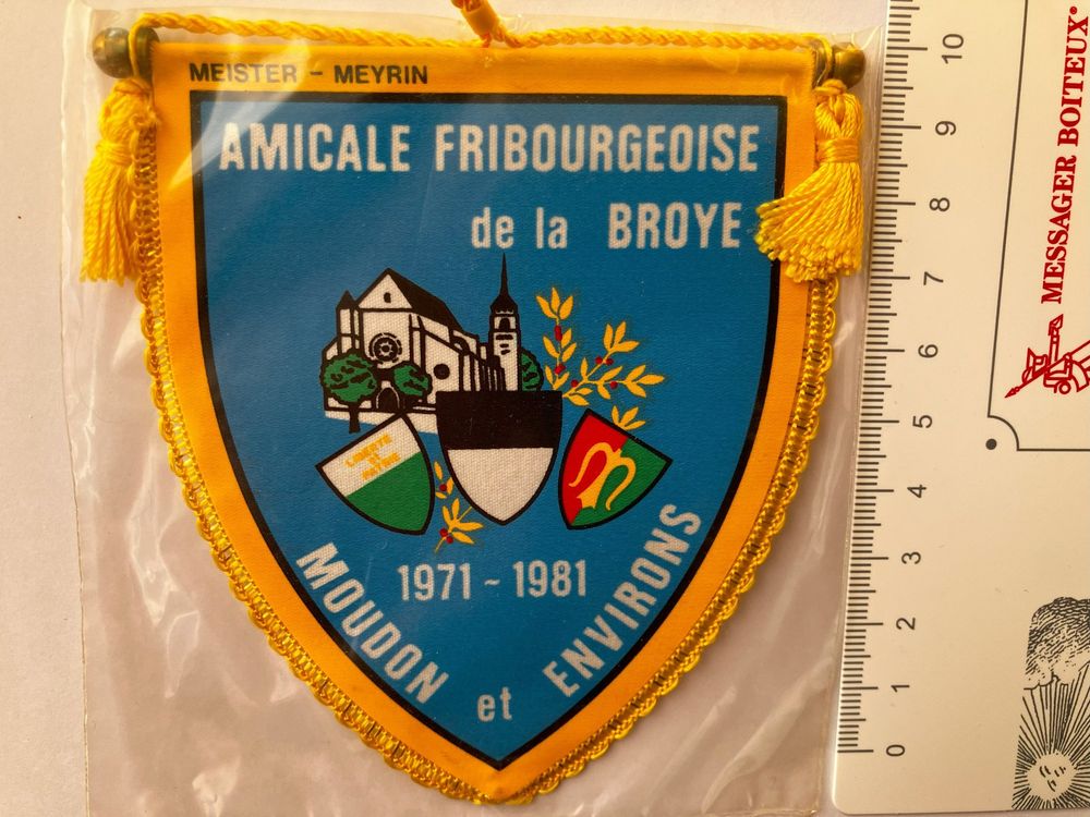Vintage Fanion/Wimpel AMICALE FRIBOURGEOISE de la BROYE (Neuf avec ...