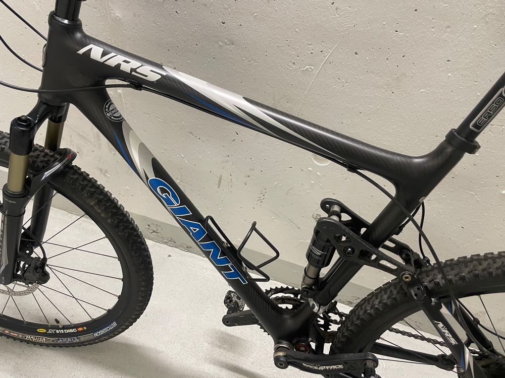 Vollgefedert Mountain Bike-Giant NRS-Fully-Carbon (Gebraucht) in Zürich ...