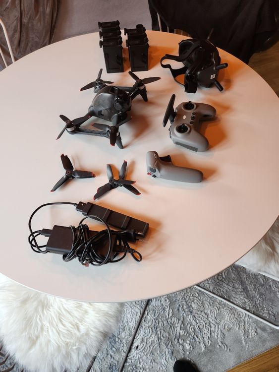 DJI FPV Drohne komplett mit 5 Akkus motion Controller !! (Gebraucht) in für CHF 650 – mit ...