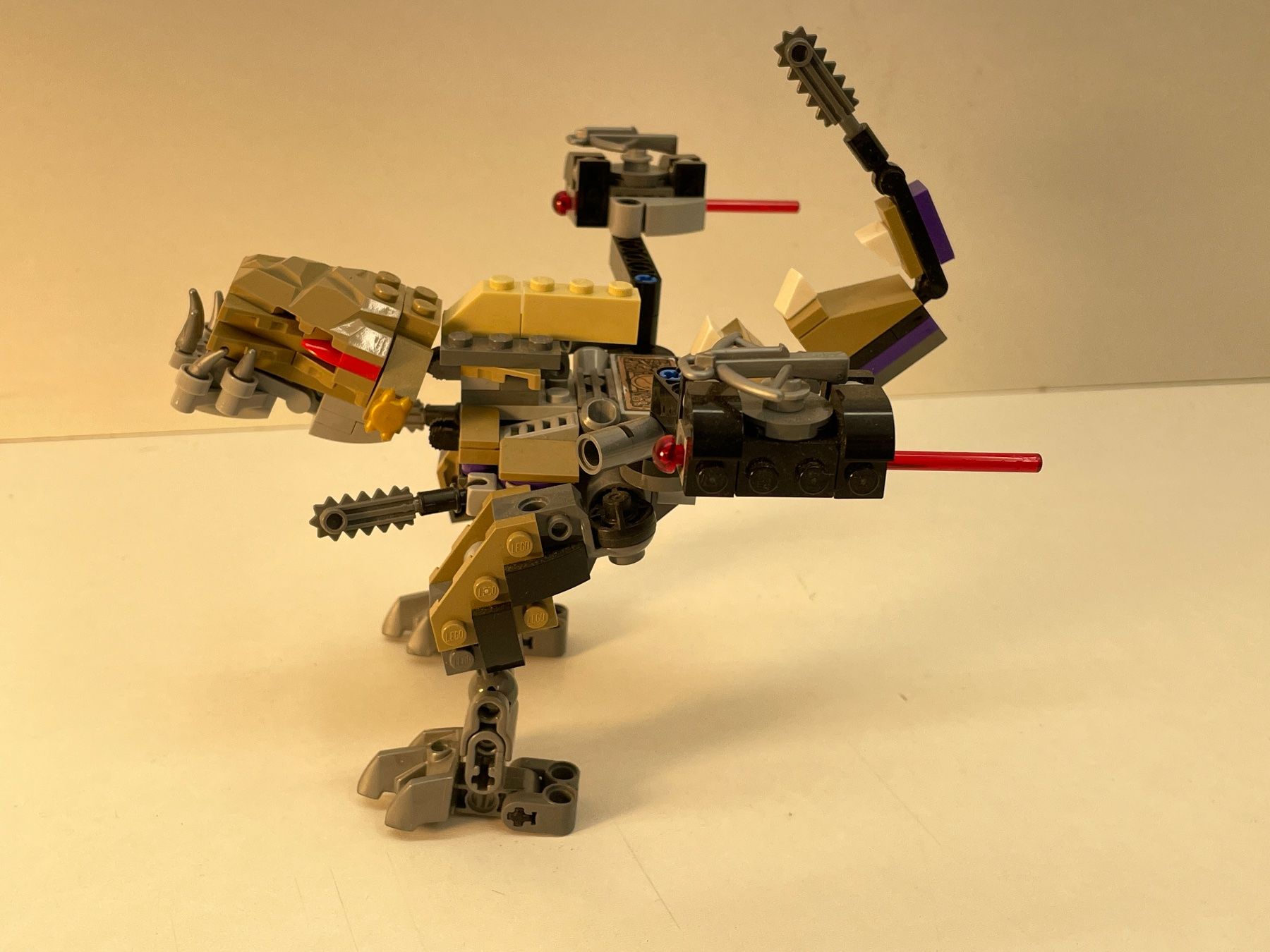 LEGO Dino mit Laserstrahlen und Sägeblatt (Gebraucht) in Mettmenstetten ...