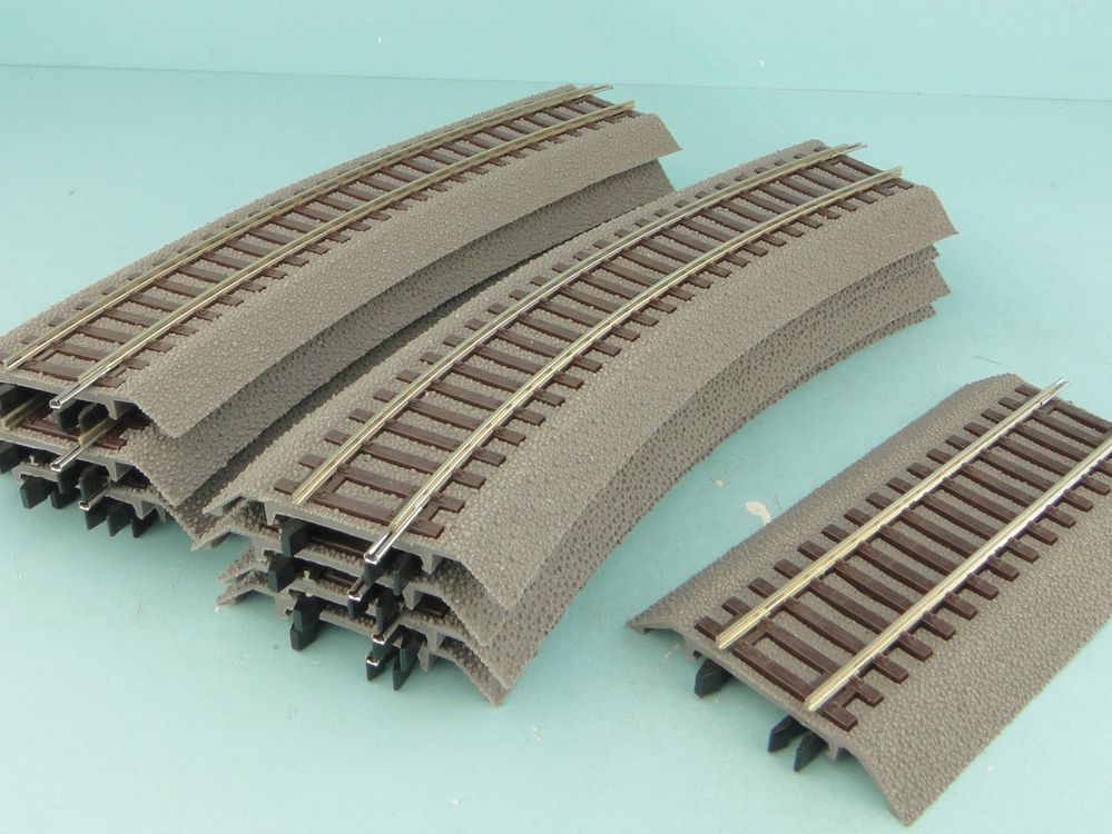 Roco-Line Gleis H0 mit Bettung 8 X R2 und 1 X G 1/2 (Gebraucht) in ...