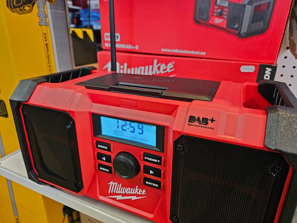 Milwaukee DAB+ Baustellenradio 4933451251 (Neu und originalverpackt) in Koppigen für CHF 150 ...