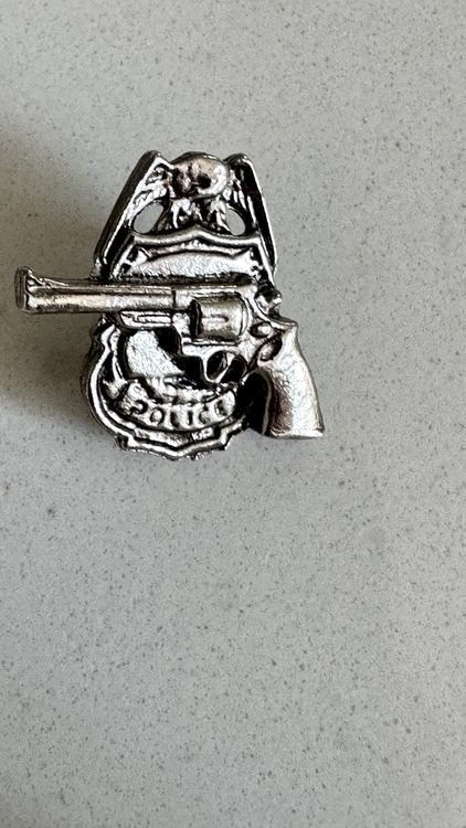 Police Pin . (Gebraucht) in Gutenswil für CHF 4.5 – mit Lieferung auf Ricardo kaufen