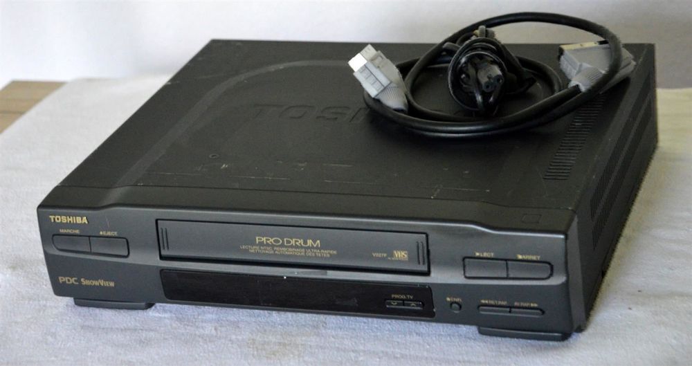 Videorecorder VHS Toshiba V-227F magnétoscope (Gebraucht) in Collonges für CHF 65 – mit ...