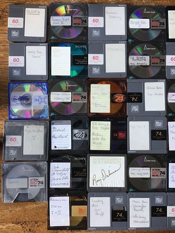 Walkman Sony mini-disc player 50 mini-discs (Gebraucht) in Fully für CHF 58 – mit Lieferung auf ...