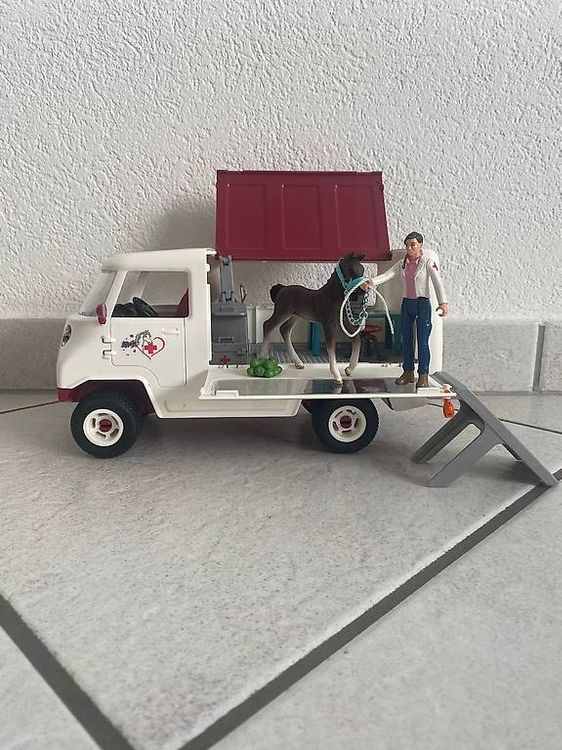 Schleich 42370 Horse Club Mobile Tierärztin mit Fohlen (Gebraucht) in ...