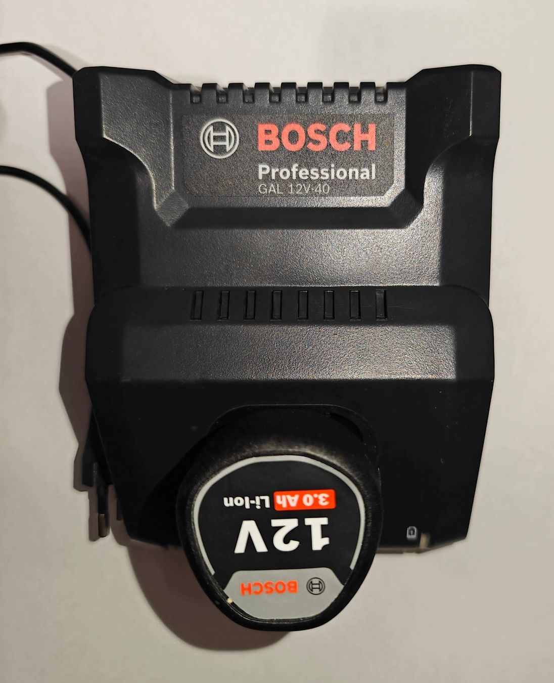 BOSCH Professional 12V 3Ah Akku mit Ladegerät - Neuwertig (Gebraucht ...