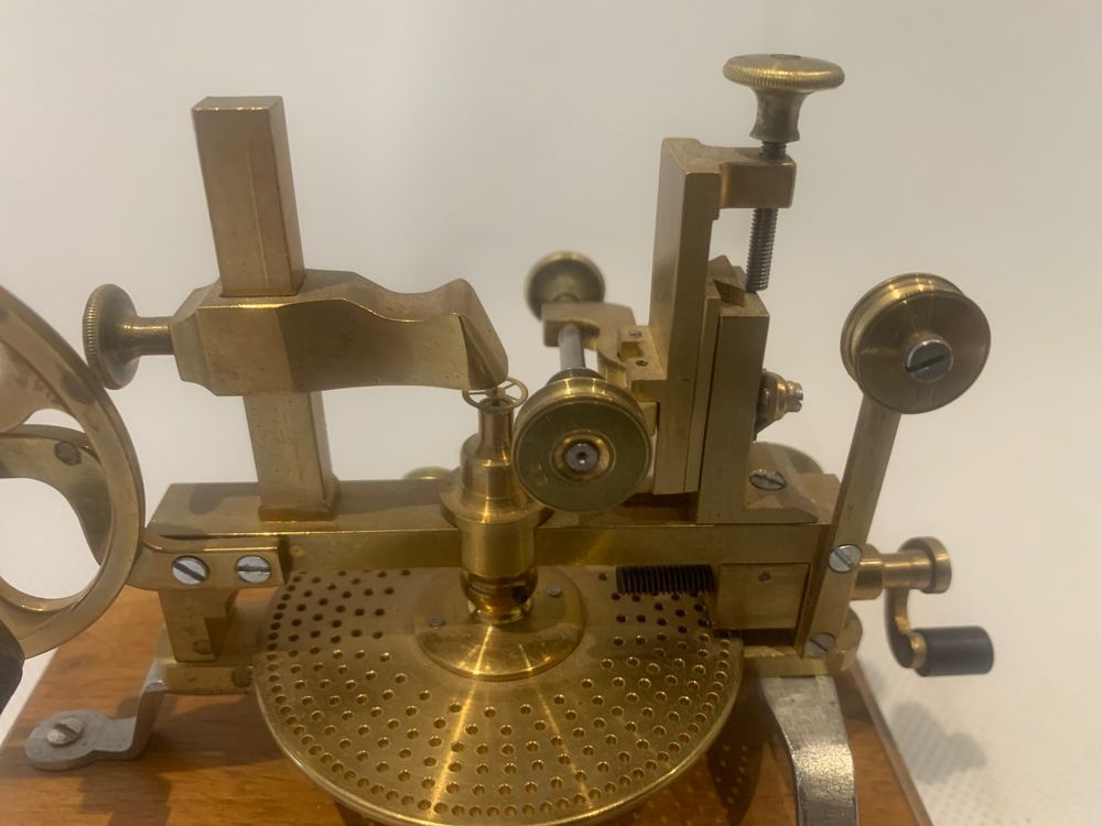 Machine à tailler et diviser - ancien outillage d’horloger (Gebraucht ...
