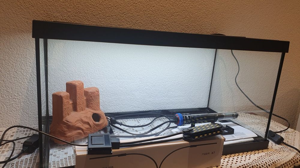 EHEIM Aquarium + 54Led+ neue Ledlampe, Heizstab, Deko (Gebraucht) in Uzwil für CHF 35 – nur ...