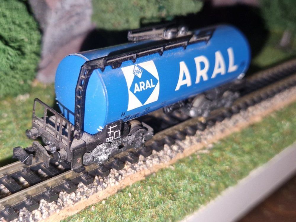 Minitrix electric Spur N Tankwagen 4 achsig "Aral" - antik (Gebraucht) in Unterengstringen für ...
