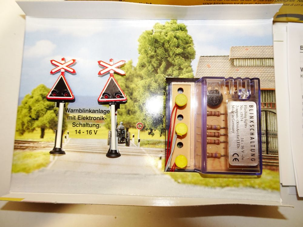 Busch Warnblinkanlage Bahnübergang HO 5966 (Neu (gemäss Beschreibung ...